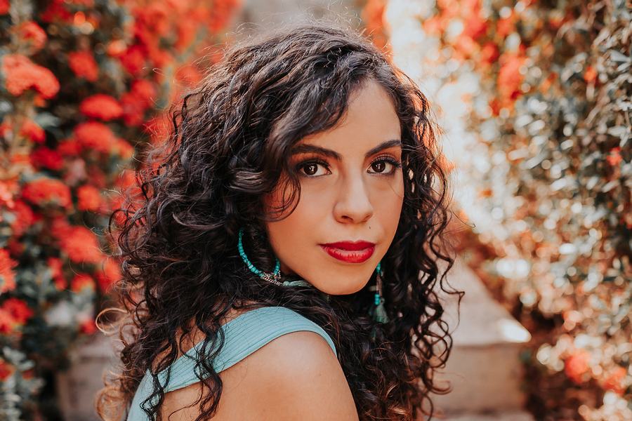 Andrezza Santos mostra cotidiano de relacionamentos amorosos em clipe ...